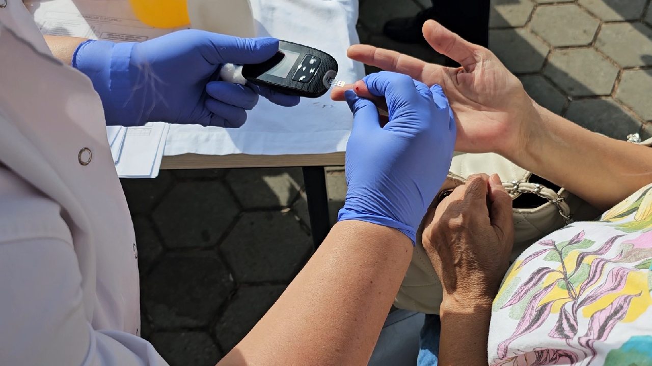 Акција мерења крвног притиска и шећера у крви поводом Светског дана ...